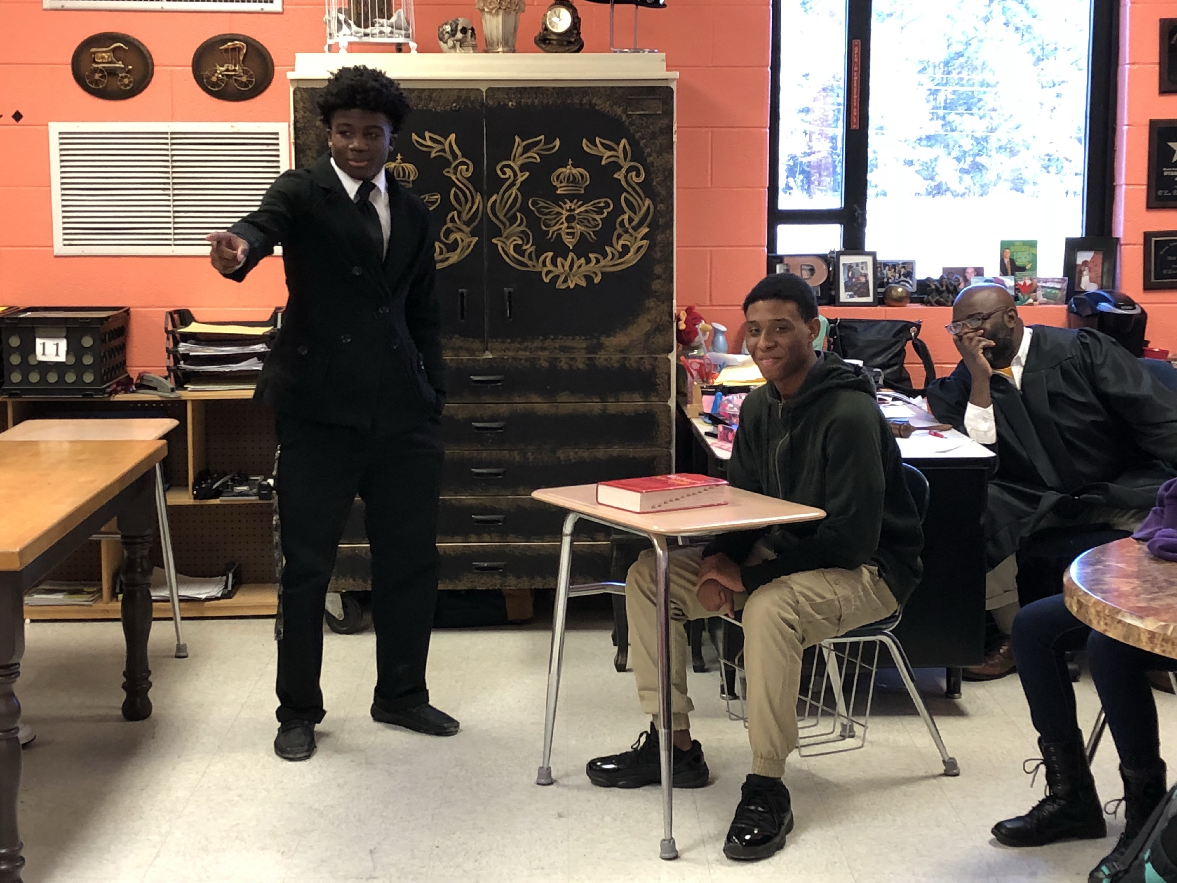 The Ten Minute Teacher — Planning a Mock Trial | It’s Lit Time!